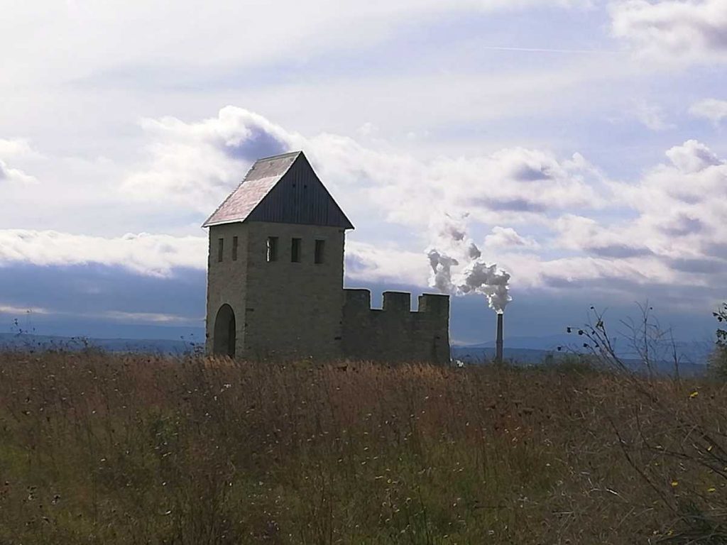Laatzener Wandergruppe besucht Pfalz Werla und Alte Mühle
